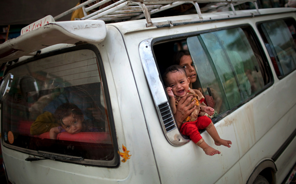Pakistan mothers cry for children missing in floods - Emirates 24|7