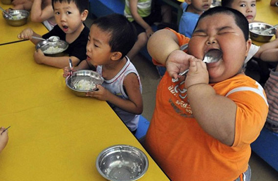 Three-year-old Chinese boy weighs 132 pounds - Emirates 24|7