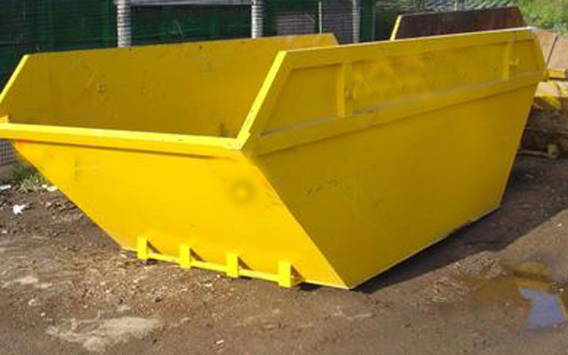 Woman falls into recycling bin, dies inside - Emirates 24|7