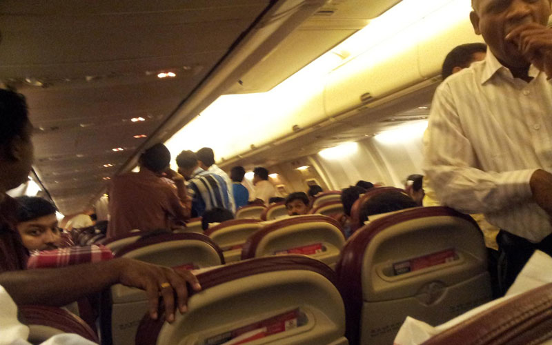 Pilots walk out of full plane as 'duty ends' - Emirates 24|7