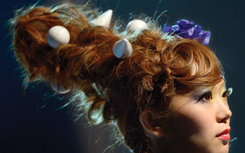 Models let down hair on "Groovy Night" - Emirates 24|7