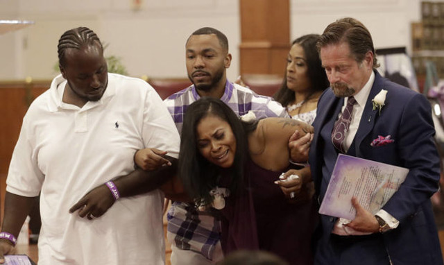 Mother of girl declared dead twice slams doctors at funeral - Emirates 24|7