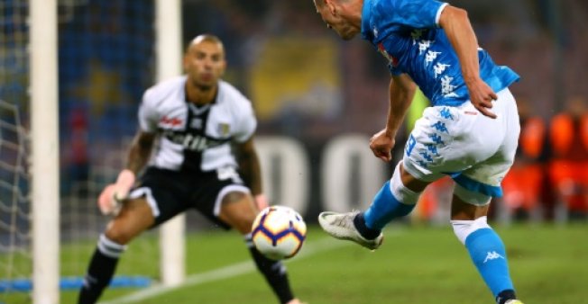 Napoli striker Milik robbed at gunpoint after Liverpool win - Emirates 24|7